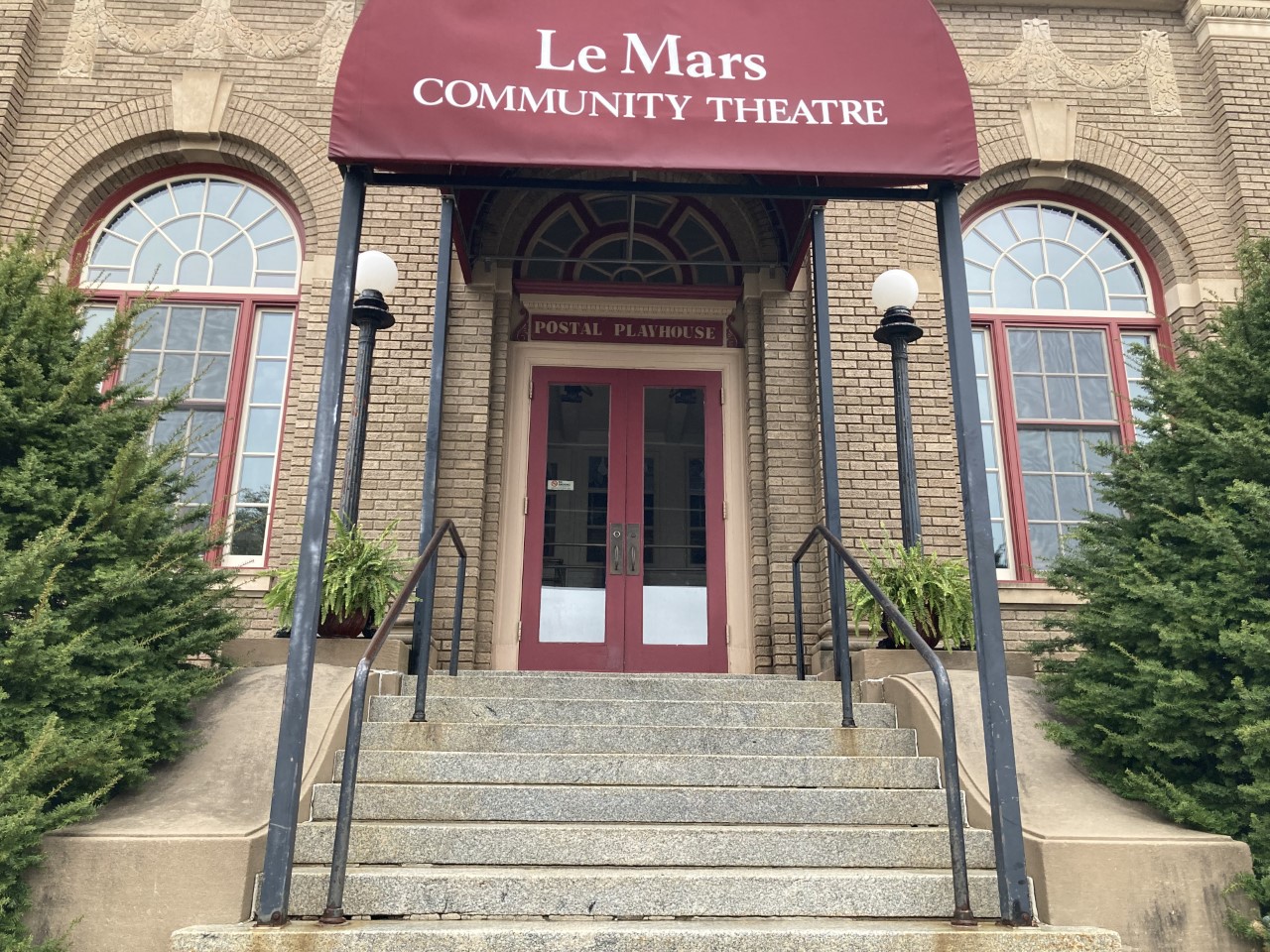 Front Steps - KLEM 1410