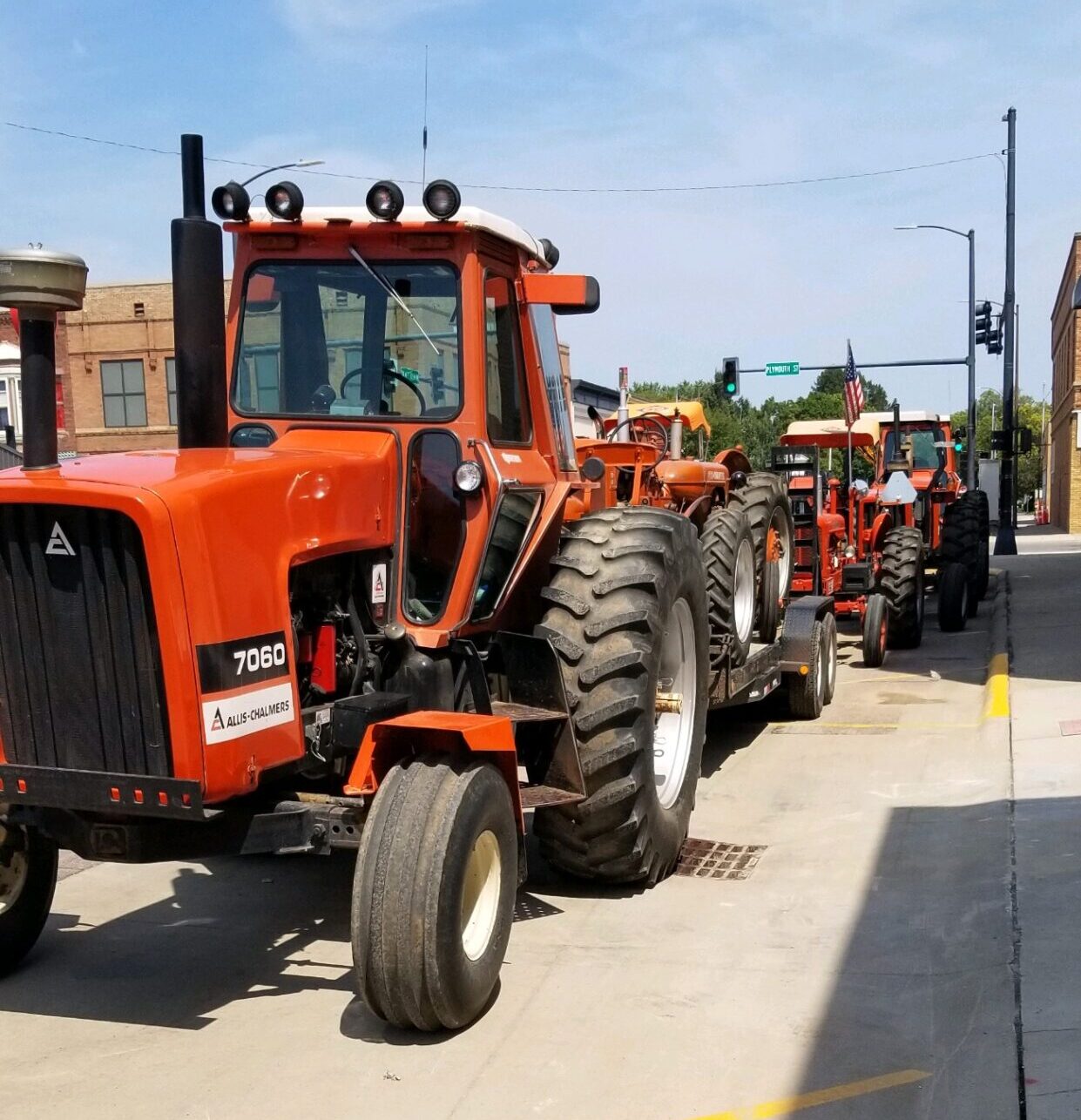 Tractor Caravan visits Le Mars - KLEM 1410