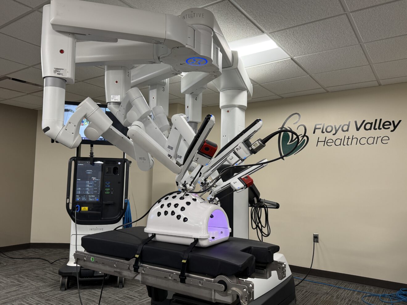 Floyd Valley Healthcare demonstrates new da Vinci 5 surgical robot ...